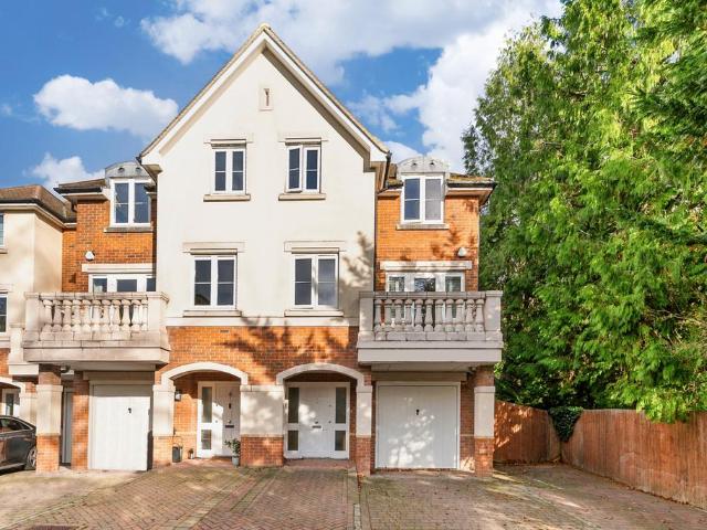 5 bedroom semi detached house for sale