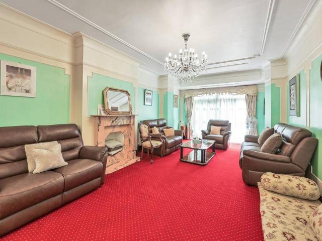 5 bedroom semi detached house for sale