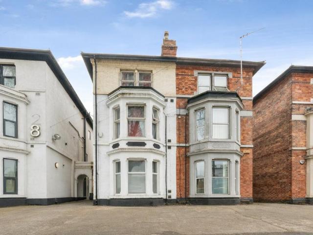 5 bedroom semi detached house for sale
