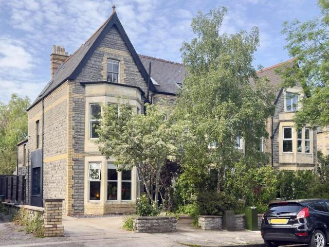 5 bedroom semi detached house for sale