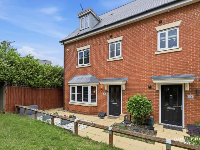 5 bedroom semi detached house for sale