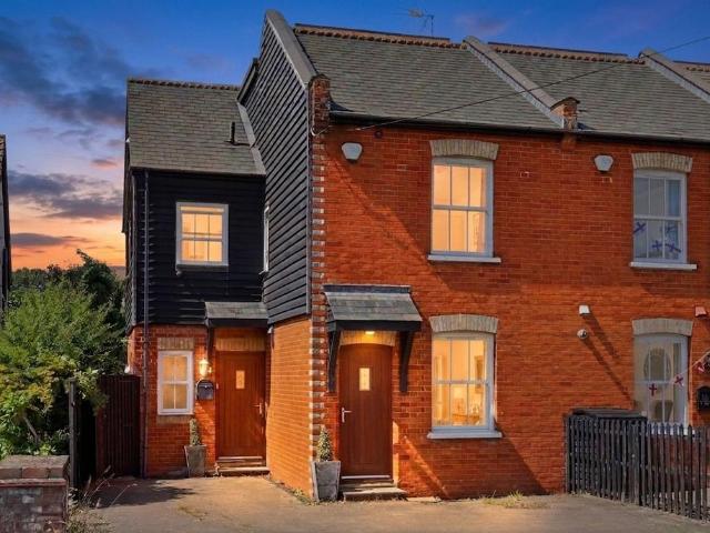 5 bedroom semi detached house for sale