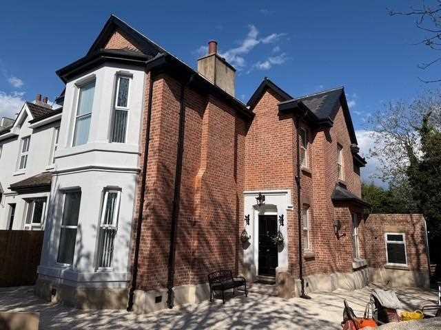 5 bedroom semi detached house for sale