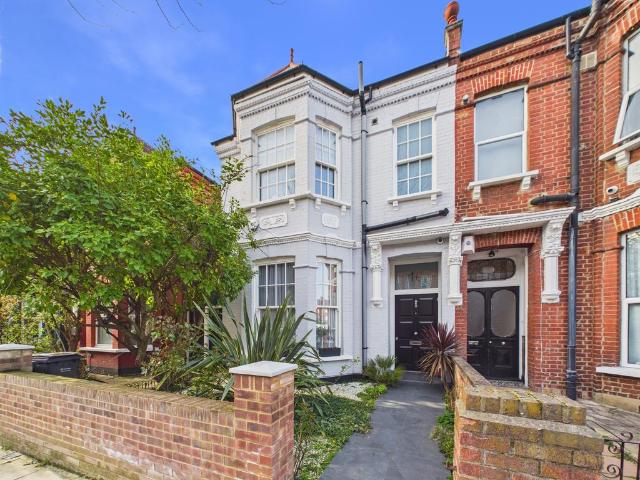 5 bedroom semi detached house for sale