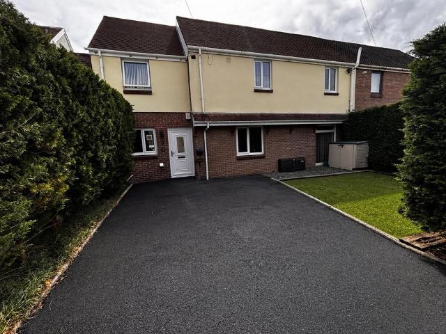 5 bedroom semi detached house for sale