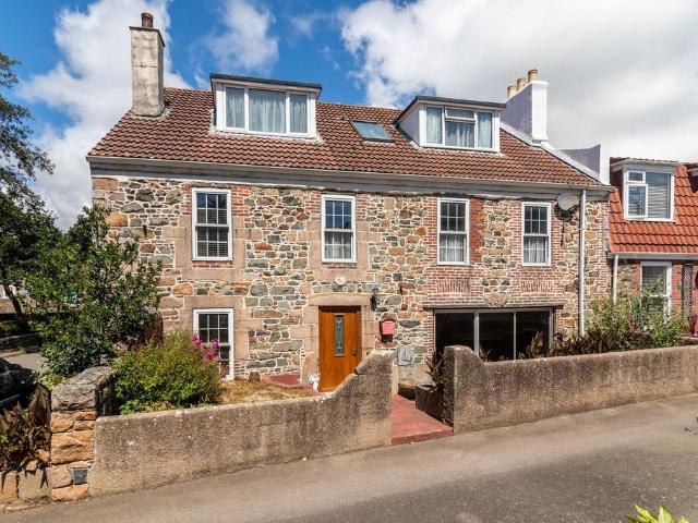 5 bedroom semi detached house for sale