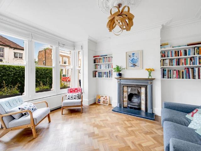 5 bedroom semi detached house for sale