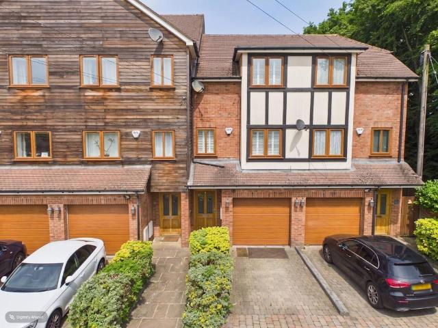 5 bedroom semi detached house for sale