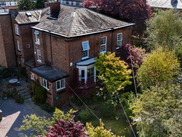5 bedroom semi detached house for sale