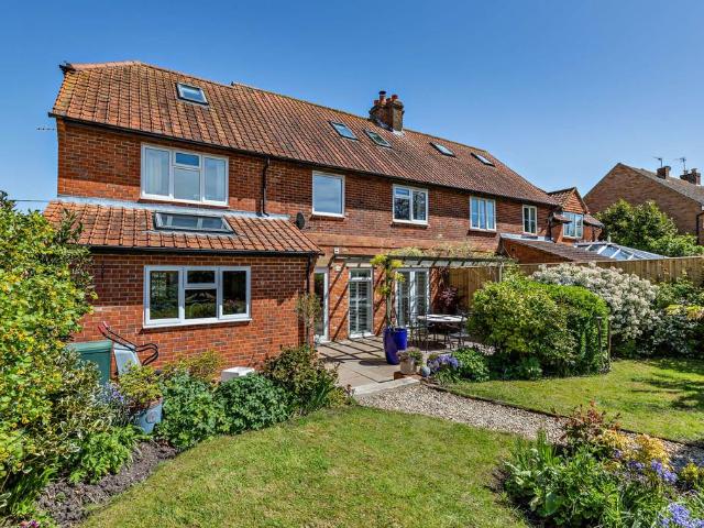 5 bedroom semi detached house for sale