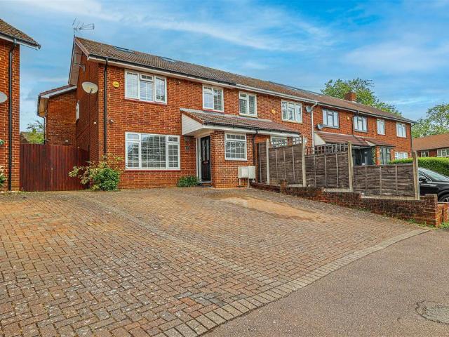 5 bedroom semi detached house for sale