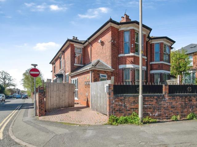 5 bedroom semi detached house for sale