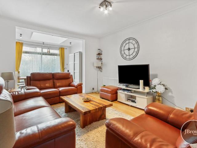5 bedroom semi detached house for sale