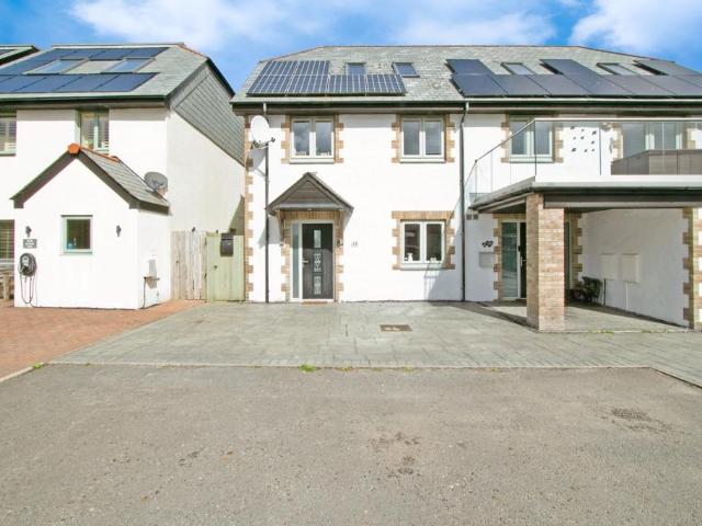 5 bedroom semi detached house for sale