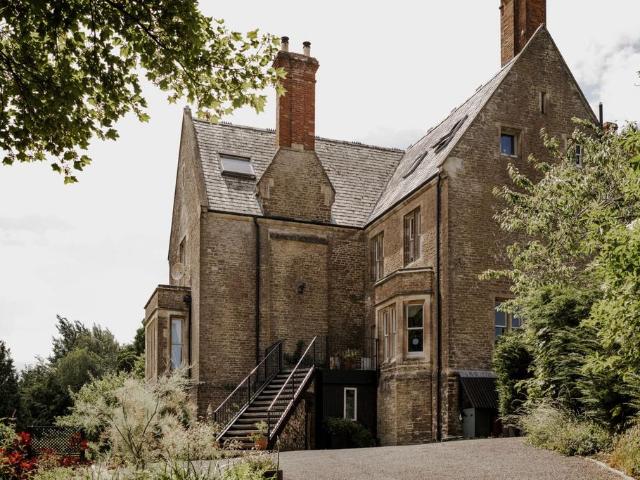 5 bedroom semi detached house for sale