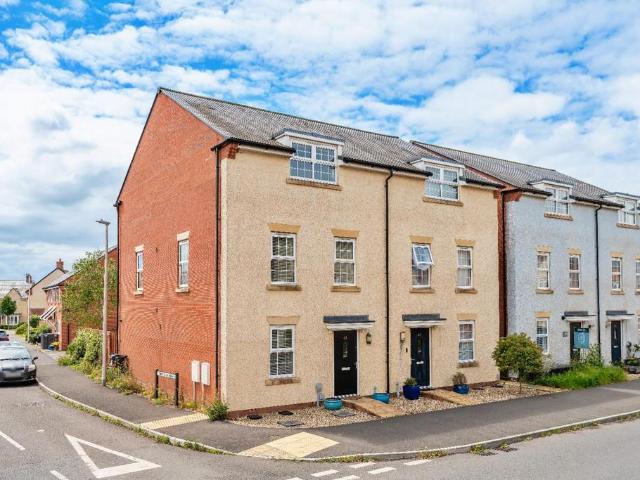 5 bedroom semi detached house for sale