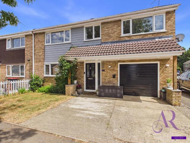 5 bedroom semi detached house for sale