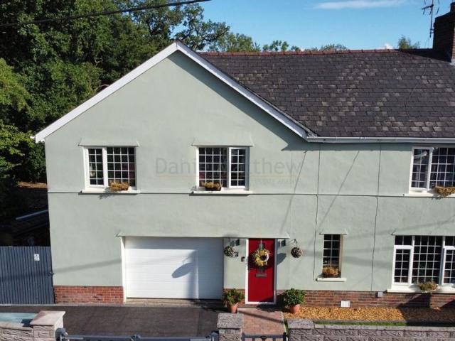 5 bedroom semi detached house for sale