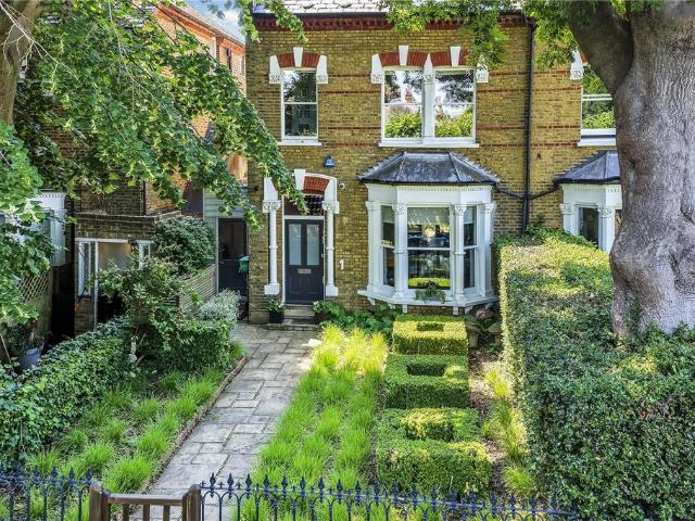 5 bedroom semi detached house for sale
