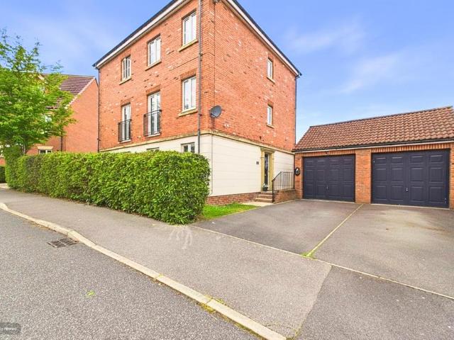 5 bedroom semi detached house for sale