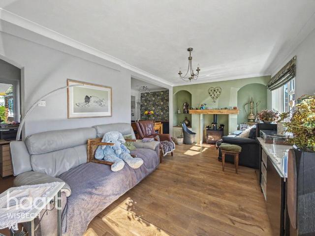 5 bedroom semi detached house for sale