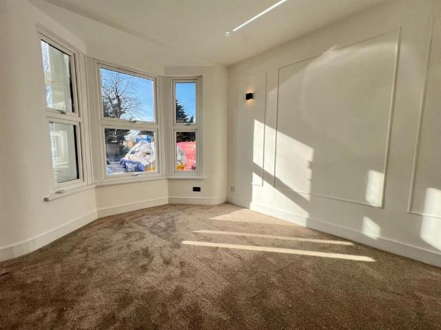 5 bedroom semi detached house for sale