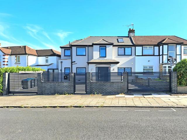 5 bedroom semi detached house for sale