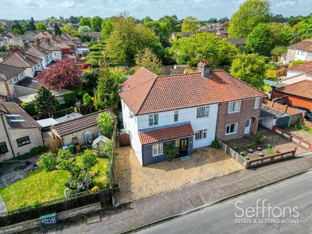 5 bedroom semi detached house for sale
