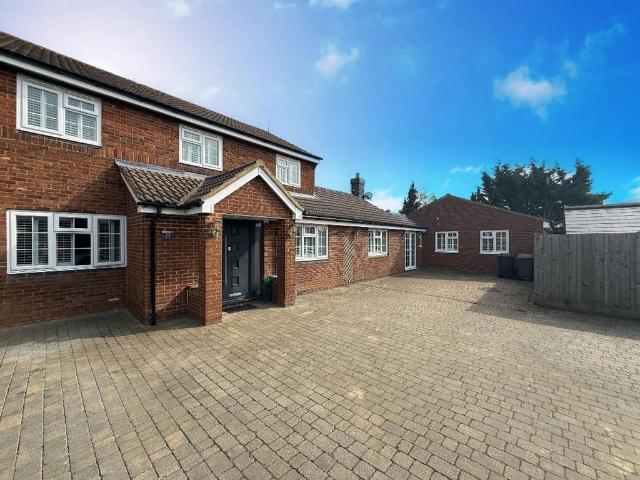 5 bedroom semi detached house for sale
