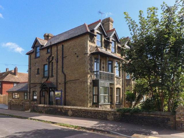 5 bedroom semi detached house for sale