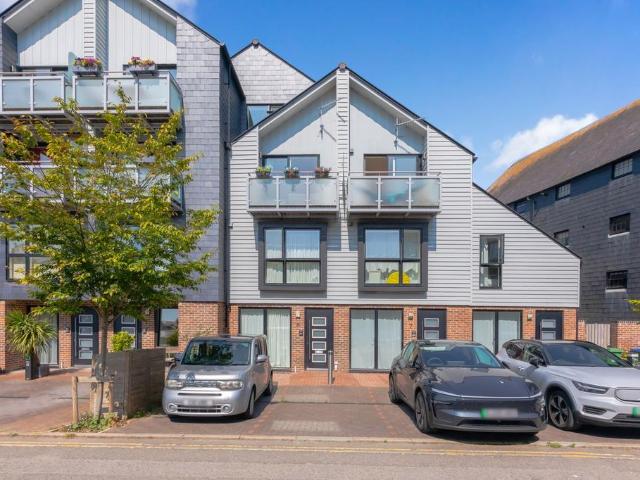 5 bedroom semi detached house for sale