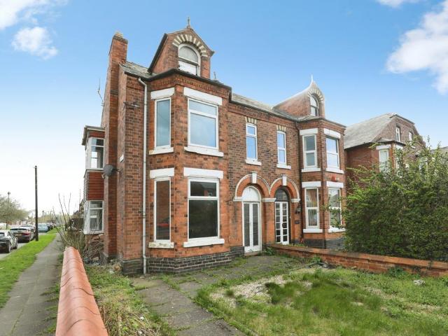 5 bedroom semi detached house for sale