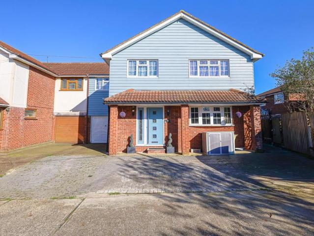 5 bedroom semi detached house for sale