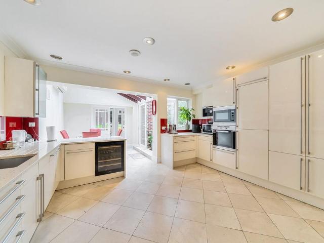 5 bedroom semi detached house for sale