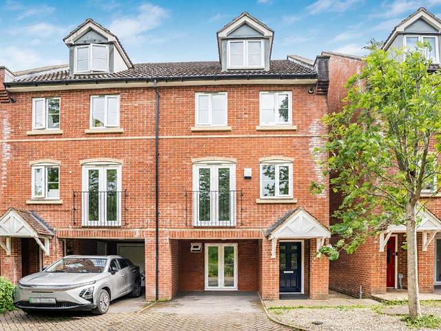 5 bedroom semi detached house for sale