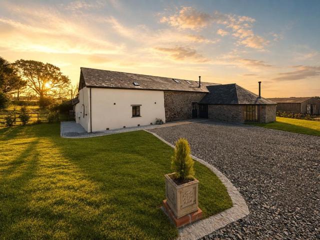 5 bedroom semi detached house for sale