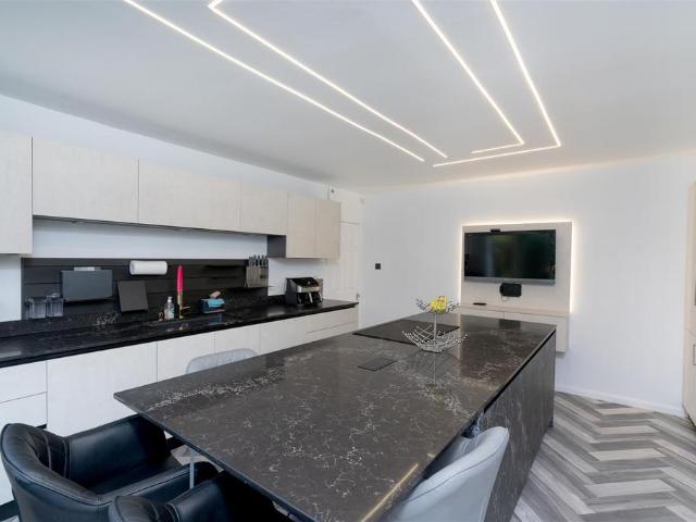 5 bedroom semi detached house for sale