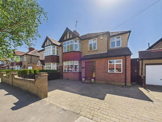 5 bedroom semi detached house for sale