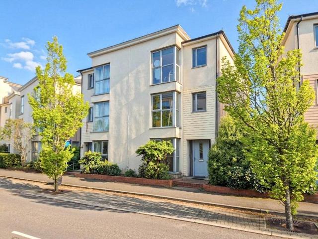 5 bedroom semi detached house for sale
