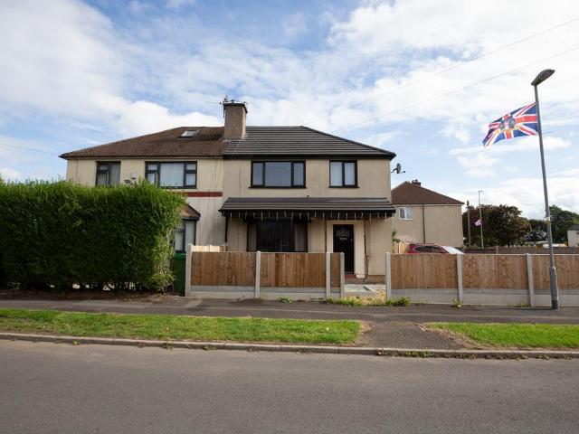 5 bedroom semi detached house for sale