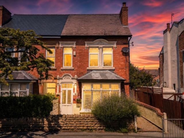 5 bedroom semi detached house for sale