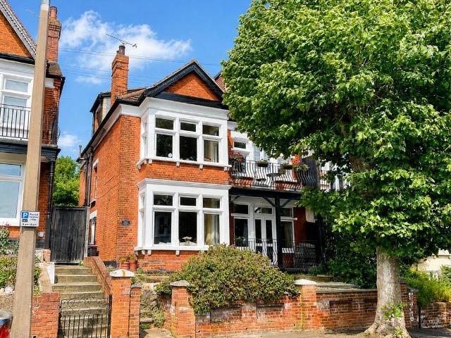 5 bedroom semi detached house for sale