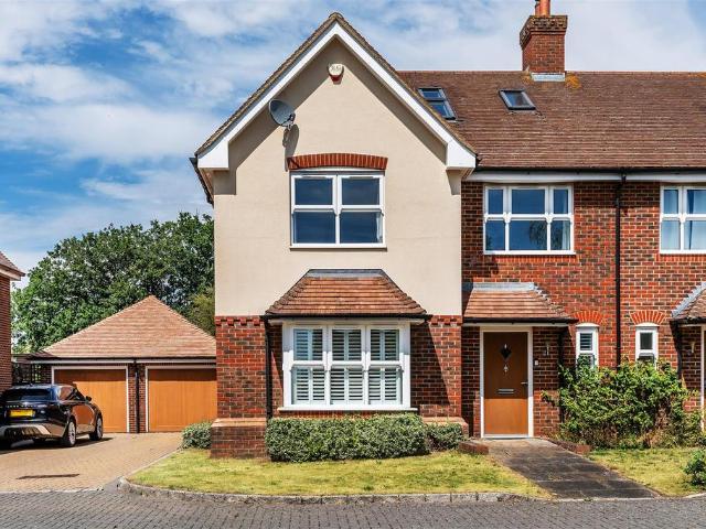5 bedroom semi detached house for sale