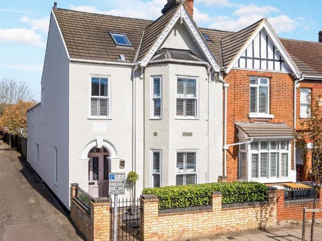 5 bedroom semi detached house for sale
