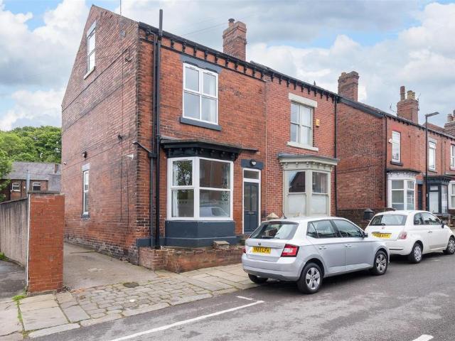 5 bedroom semi detached house for sale