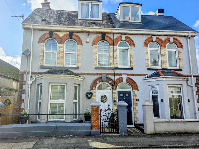 5 bedroom semi detached house for sale