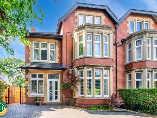 5 bedroom semi detached house for sale