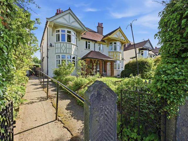 5 bedroom semi detached house for sale