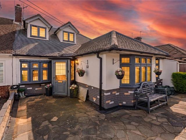 5 bedroom semi detached house for sale