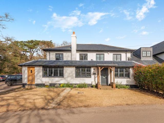 5 bedroom semi detached house for sale